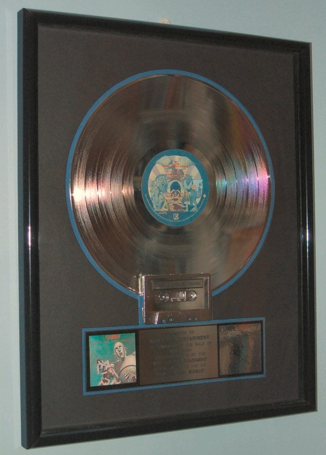 Awards (RIAA & BPI, others) – Queenvinyls.com